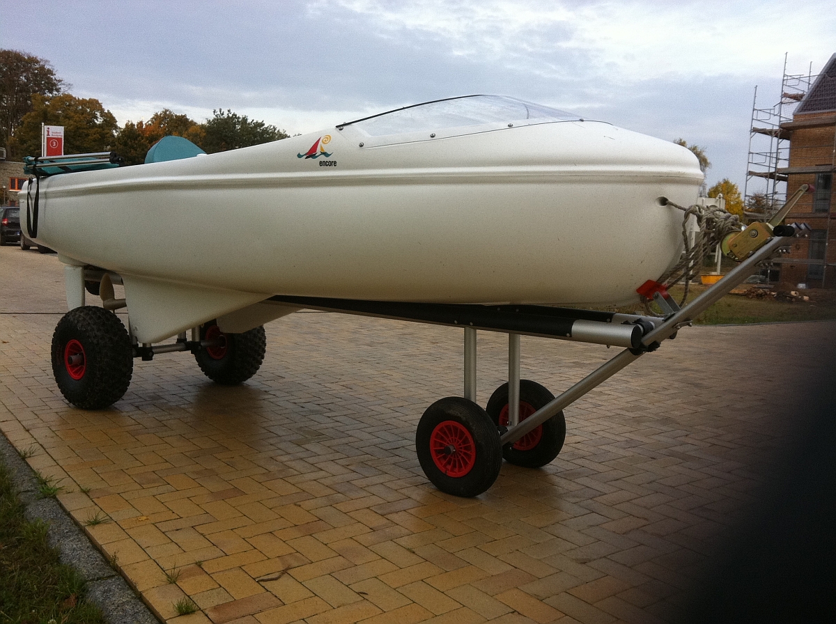 EuroTraX launching trolley for Encore P Pedalboat by Na